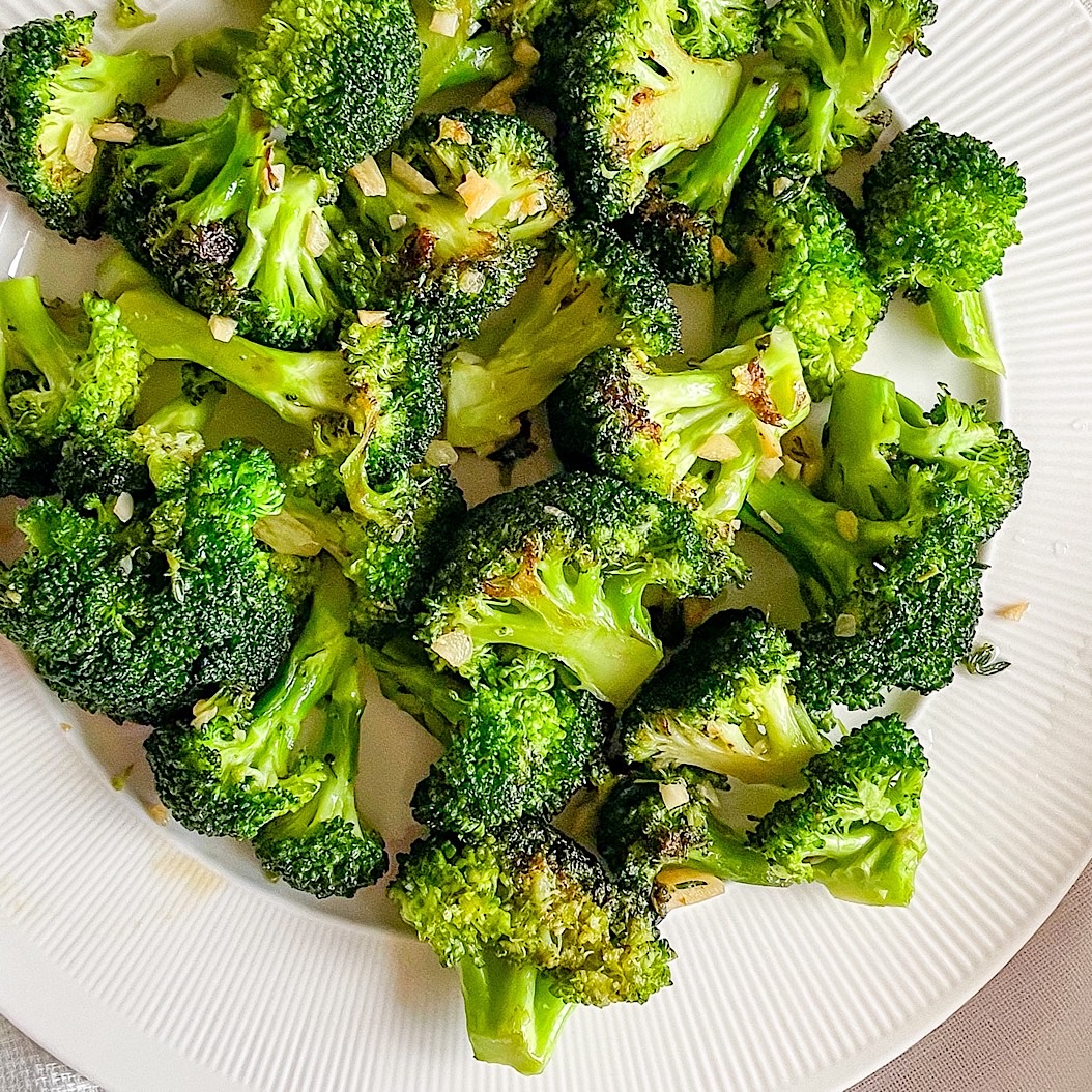 Easy Garlic Broccoli Recipe – Crispy, Flavourful & Ready in 10 Minutes ...
